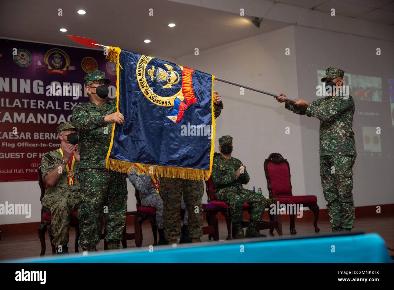 Philippine Marine Corps Brig Gen Raul Caldez And U S Marine Corps