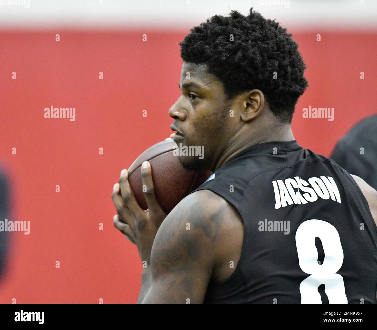 University of Louisville quarterback Lamar Jackson warms up before his ...