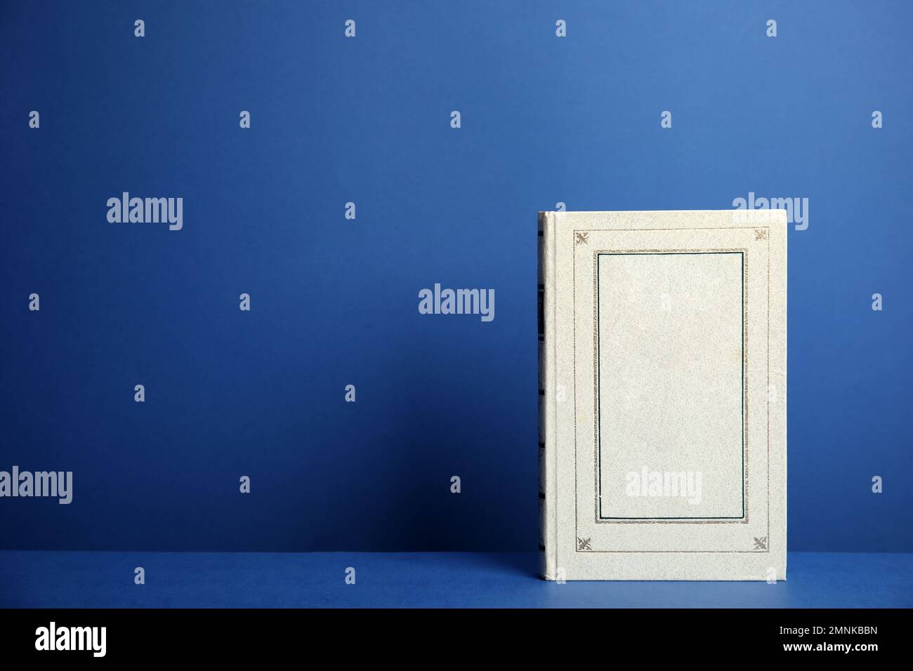 Book with blue background hi-res stock photography and images - Alamy