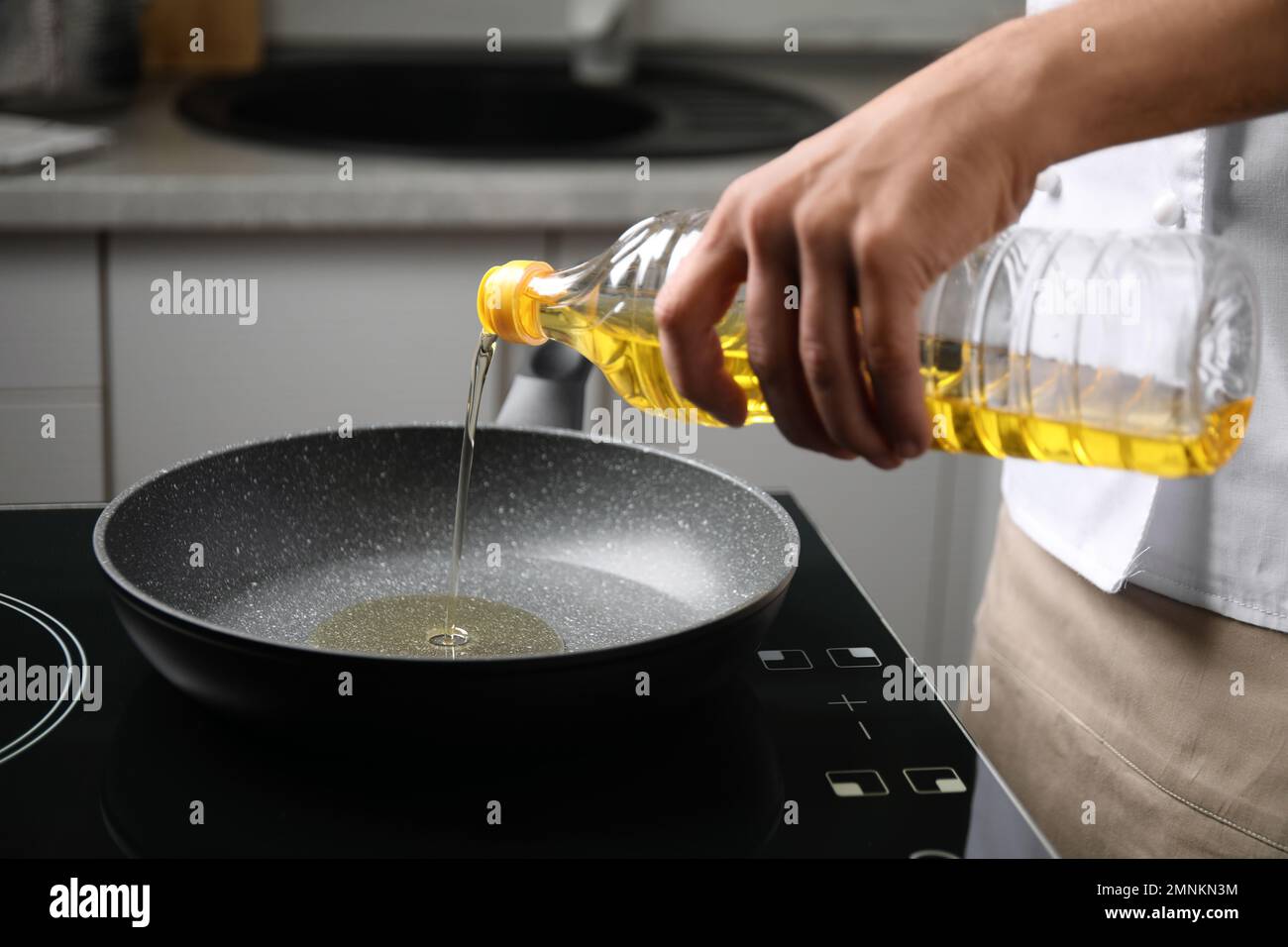 Man pouring oil from bottle hi-res stock photography and images - Alamy