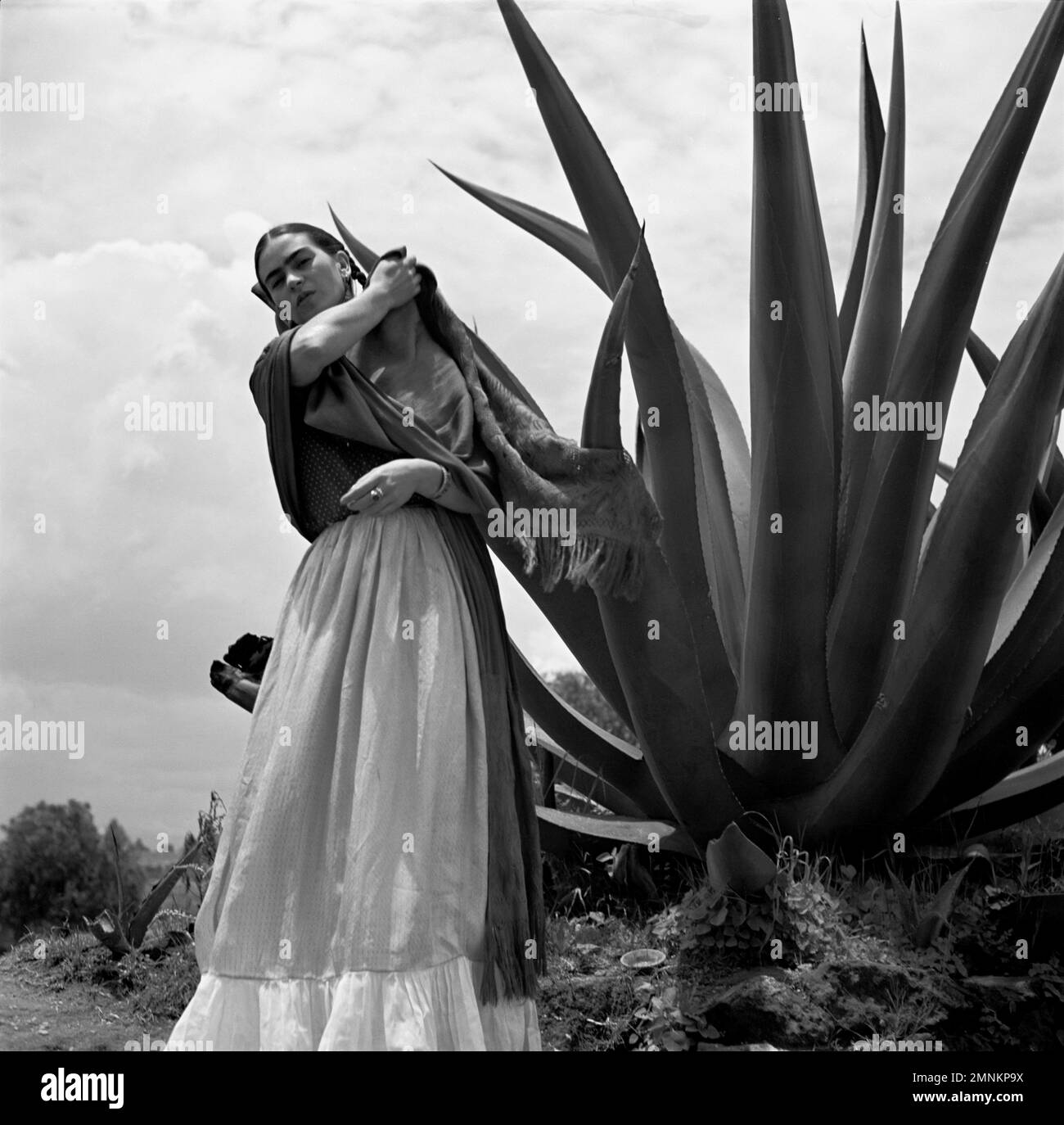 1937 , MEXICO : The celebrated mexican woman painter FRIDA KAHLO ( 1907 ...