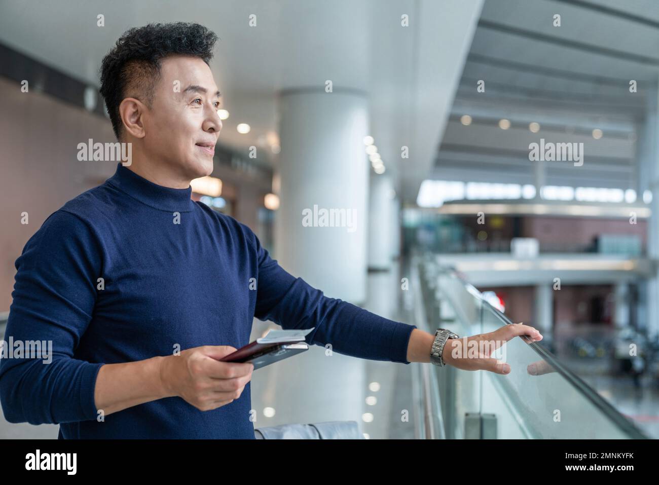 Business man at the airport Stock Photo - Alamy