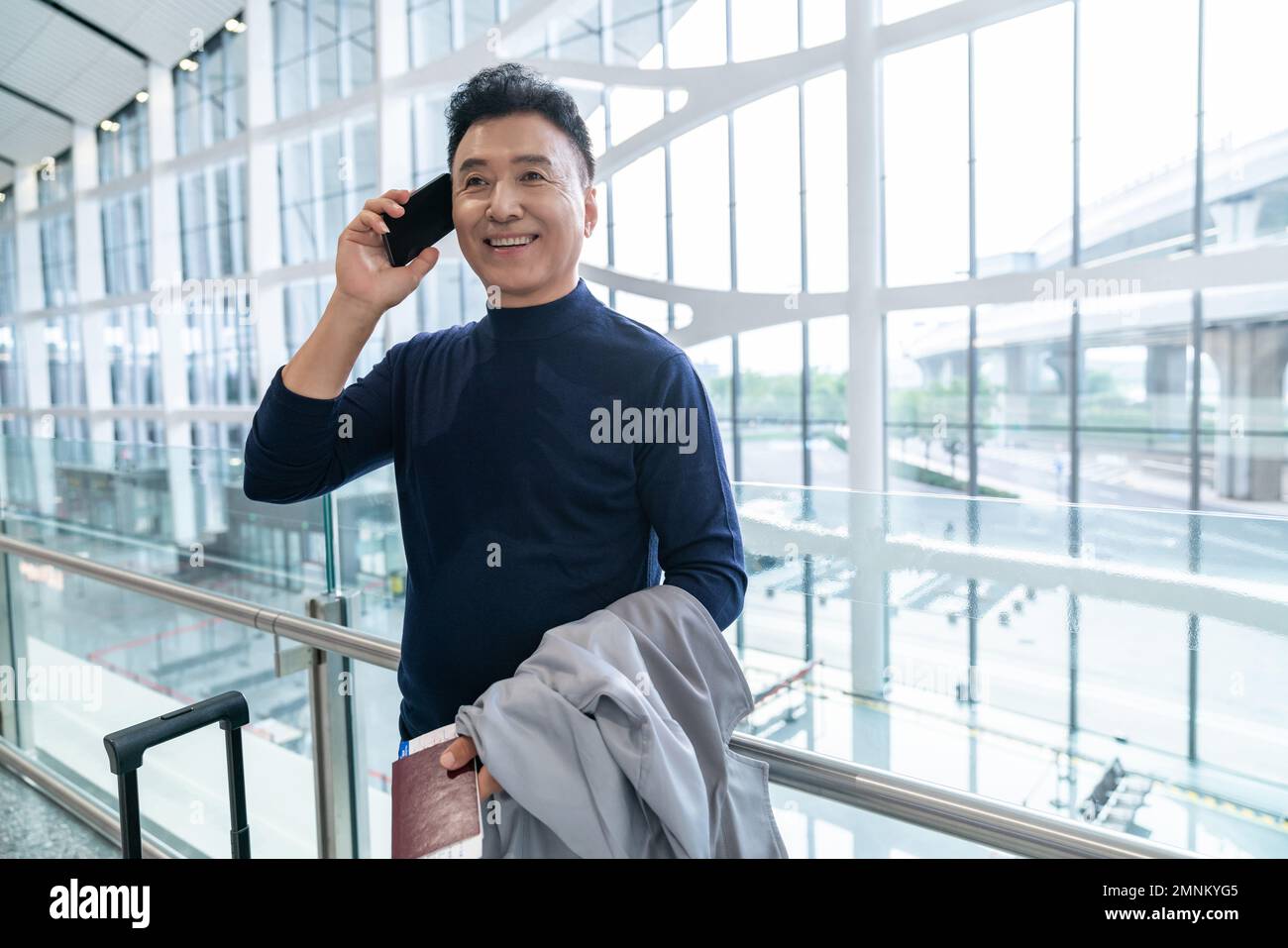 Business man make a phone call at the airport Stock Photo - Alamy