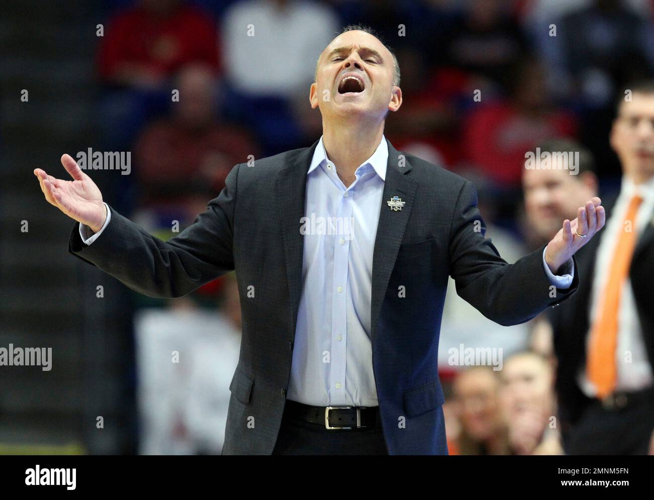 Oregon State coach Scott Rueck reacts to a call during the fourth ...