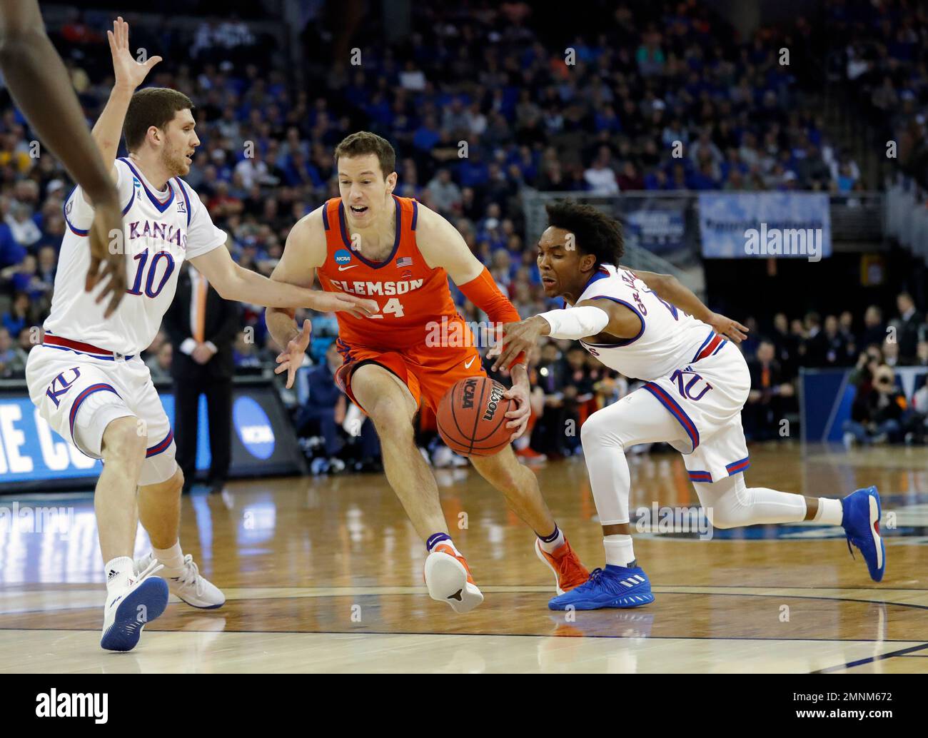 Clemson's David Skara, center, dribbles past Kansas' Sviatoslav ...