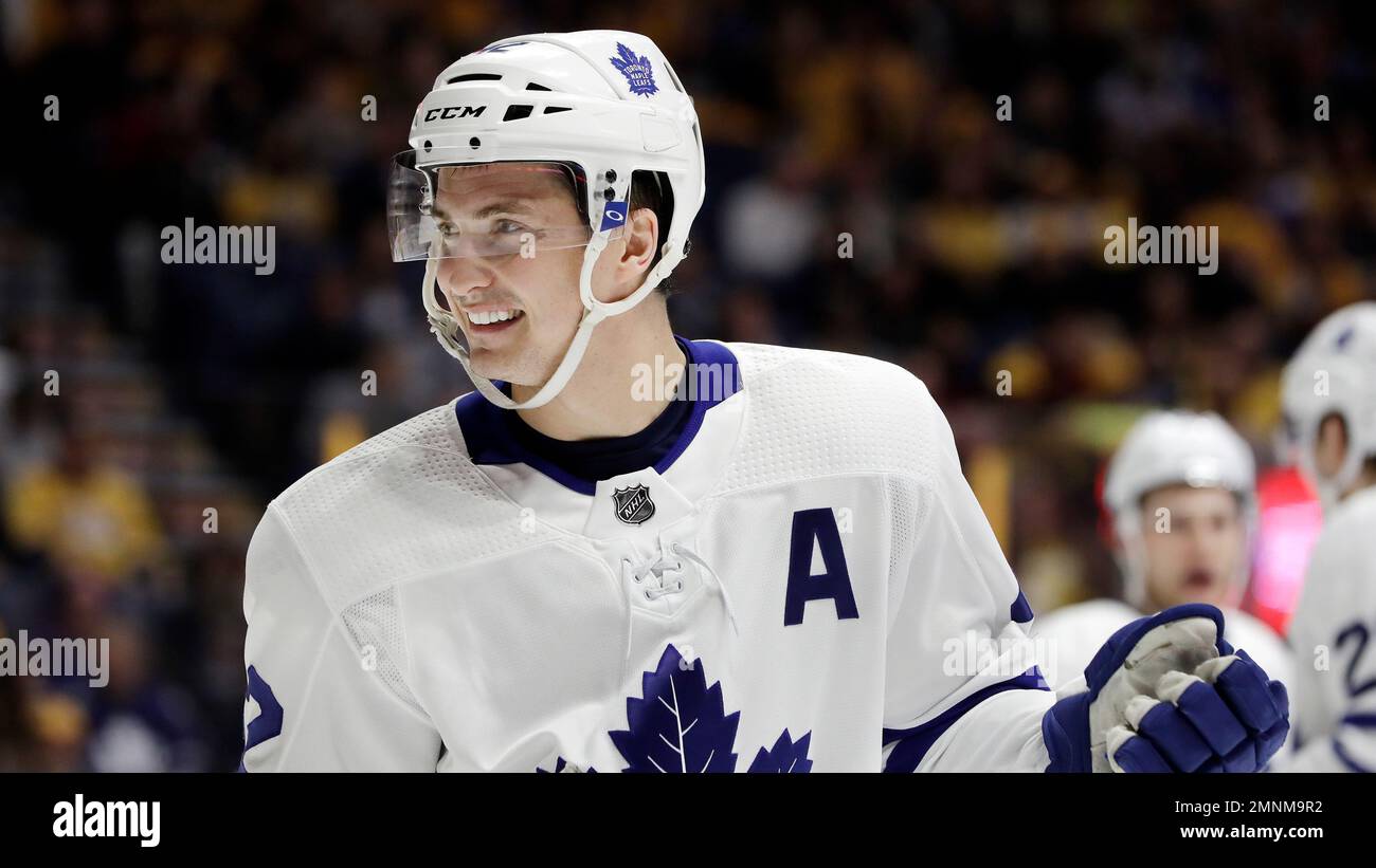 Toronto Maple Leafs center Tyler Bozak plays against the Nashville ...
