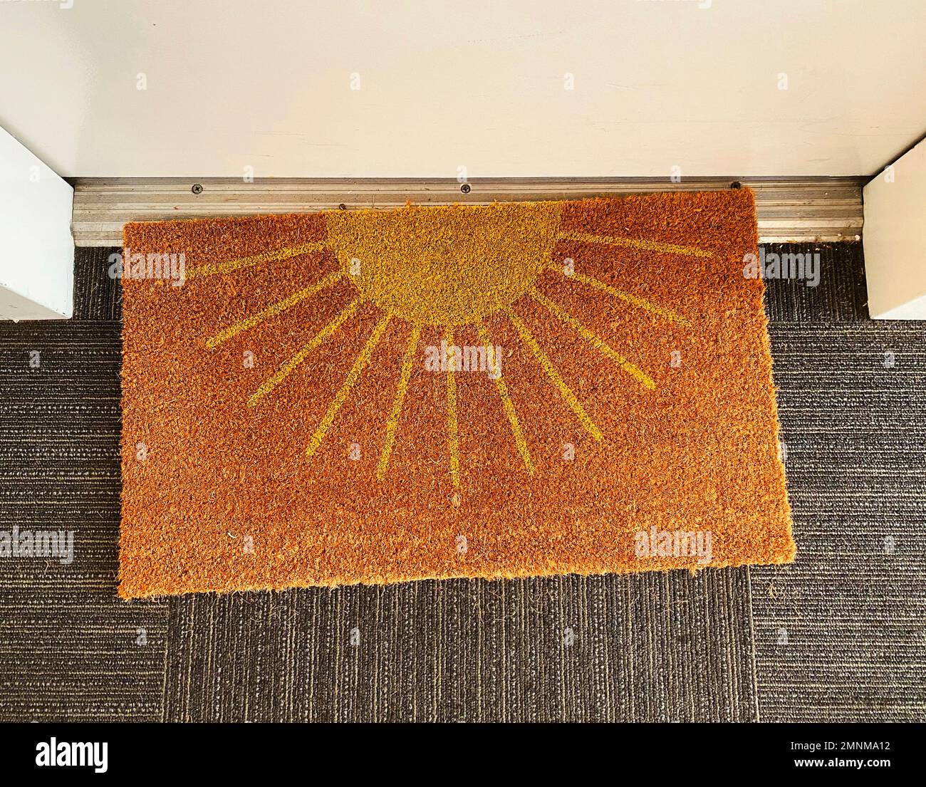 Welcome mat hi-res stock photography and images - Alamy