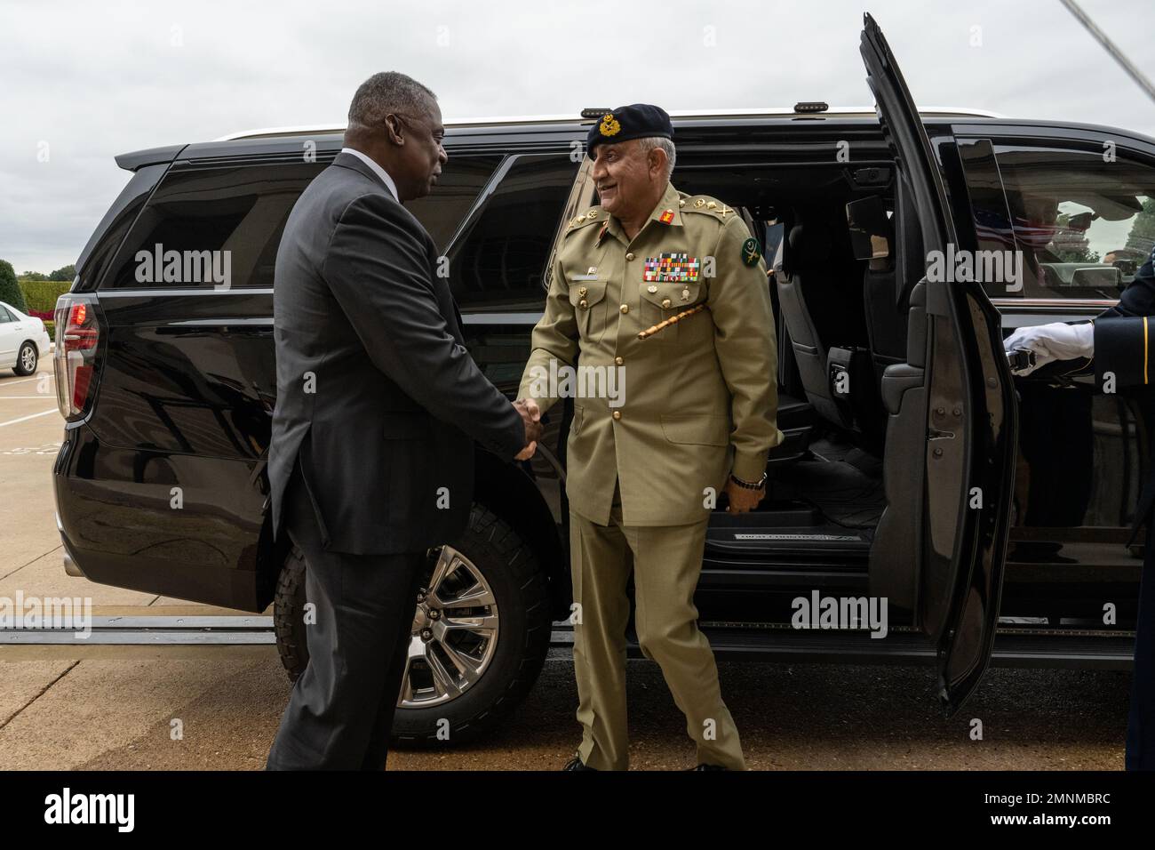 Secretary of Defense Lloyd J. Austin III hosts Pakistani Army Chief of ...