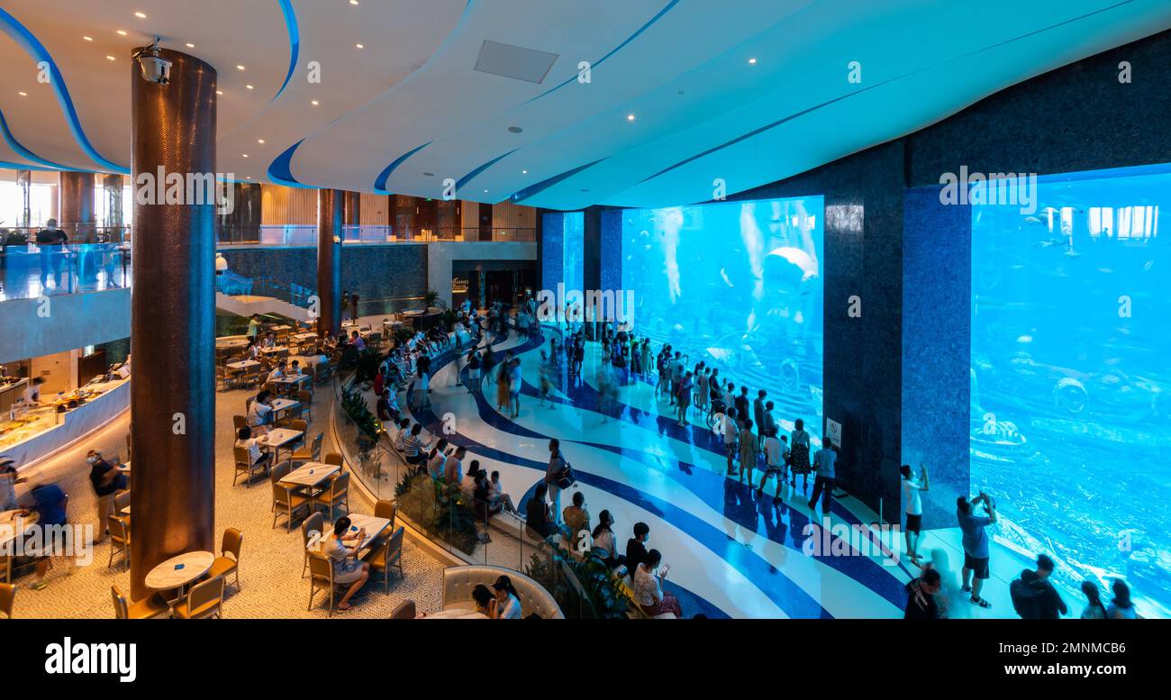 Atlantis hotel aquarium Stock Photo - Alamy