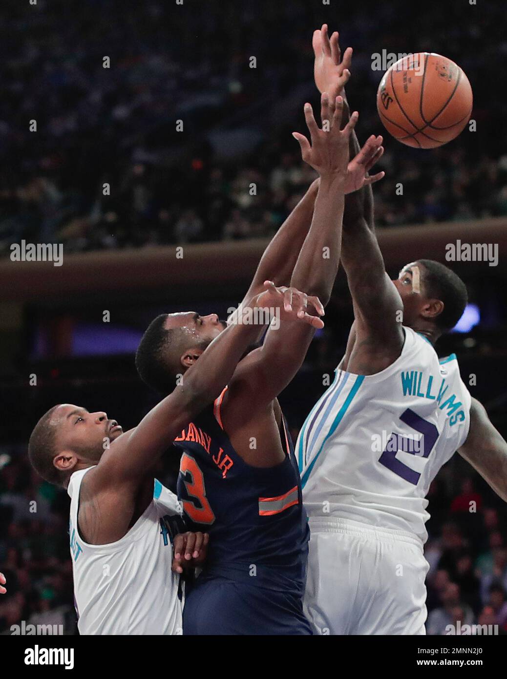 New York Knicks forward Tim Hardaway Jr. (3) shoots against Charlotte ...