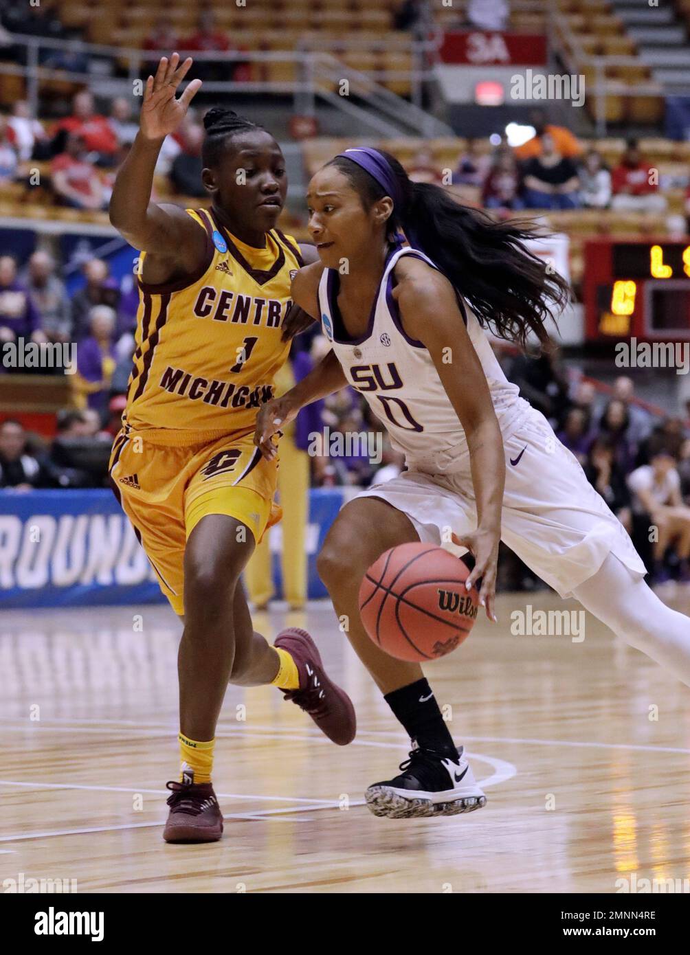 LSU's guard Chloe Jackson (0) drives against Central Michigan's Micaela ...