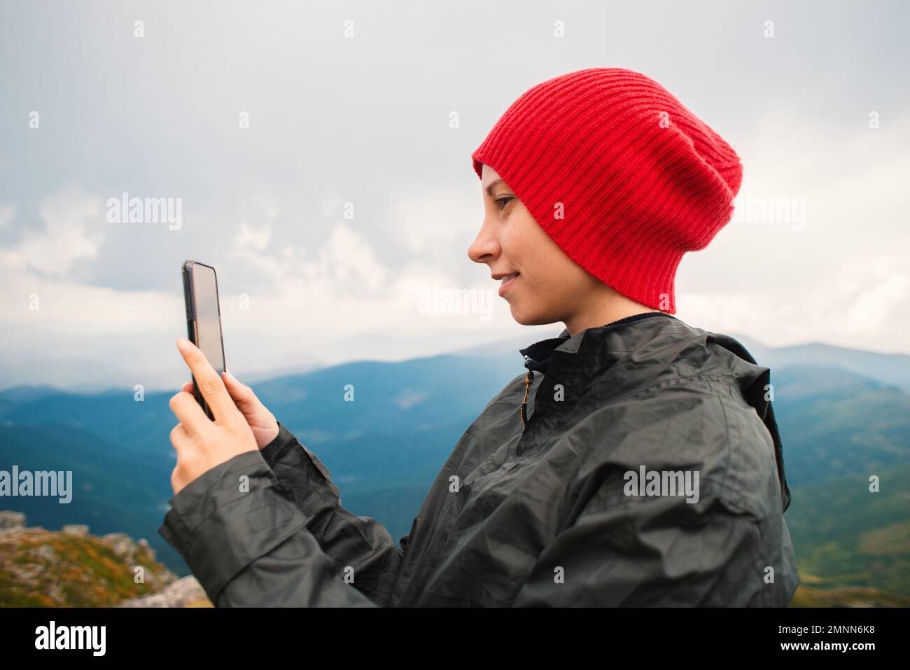Red hat hacker hi-res stock photography and images - Alamy