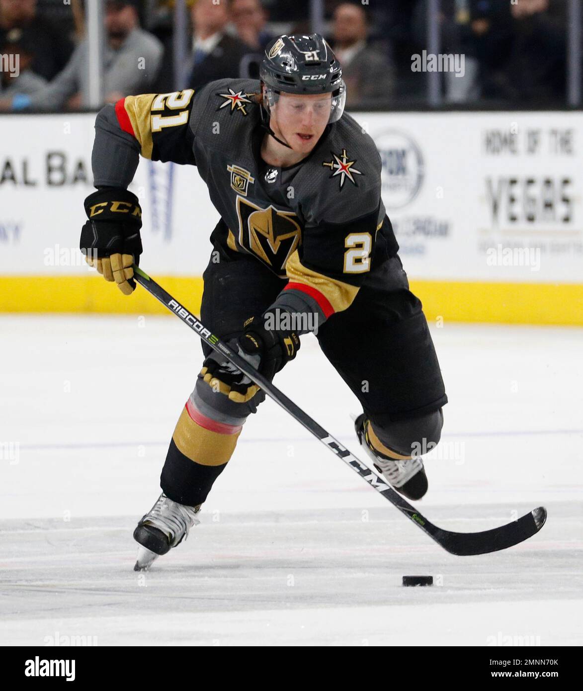 Vegas Golden Knights center Cody Eakin (21) plays against the New ...