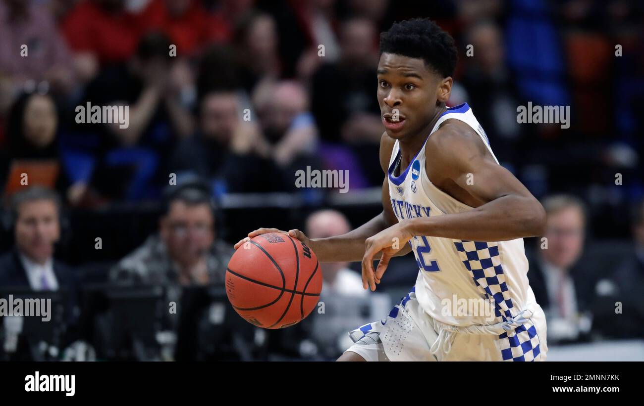 Kentucky guard Shai Gilgeous-Alexander moves the ball against Davidson ...