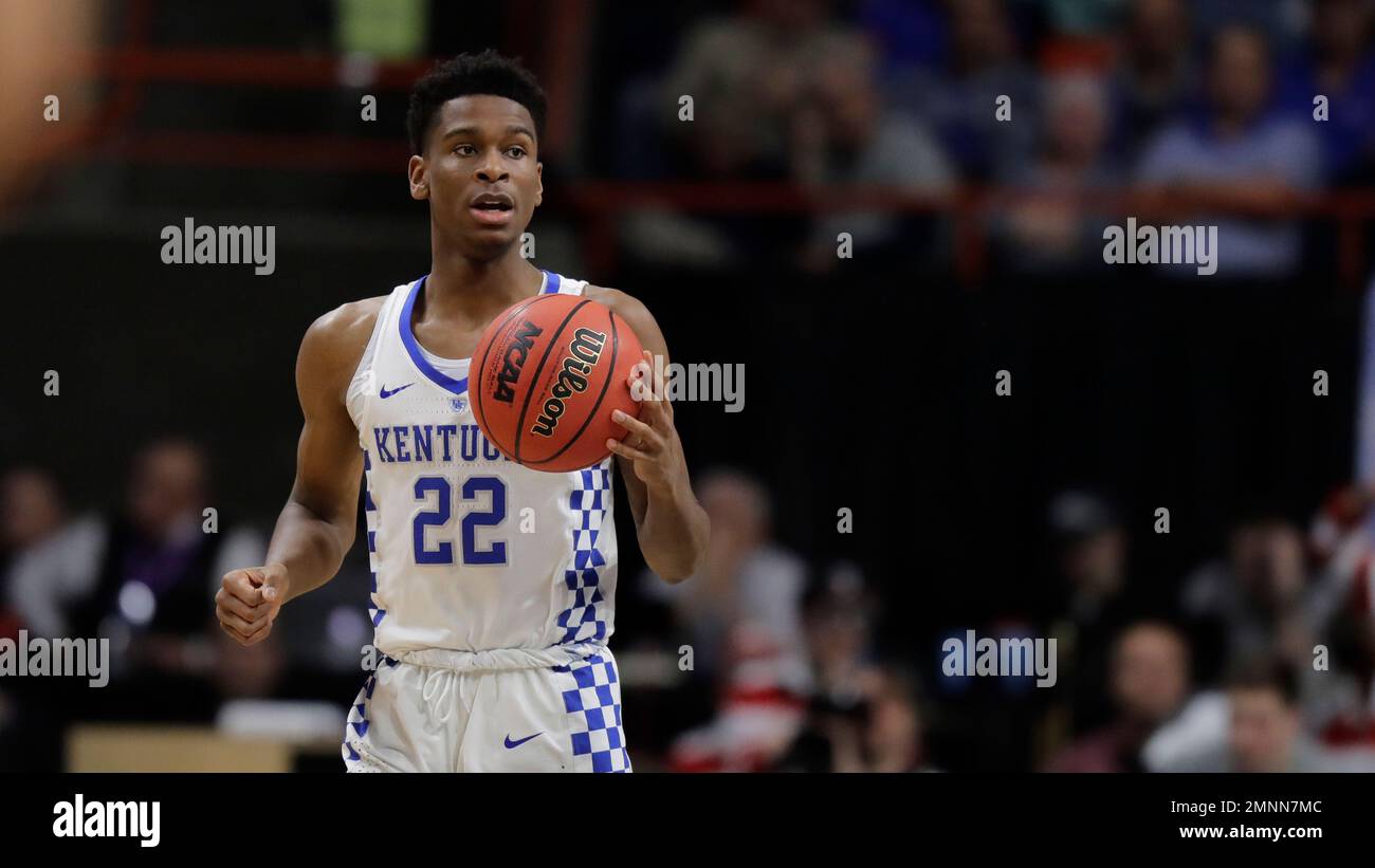 Kentucky guard Shai Gilgeous-Alexander moves the ball against Davidson ...