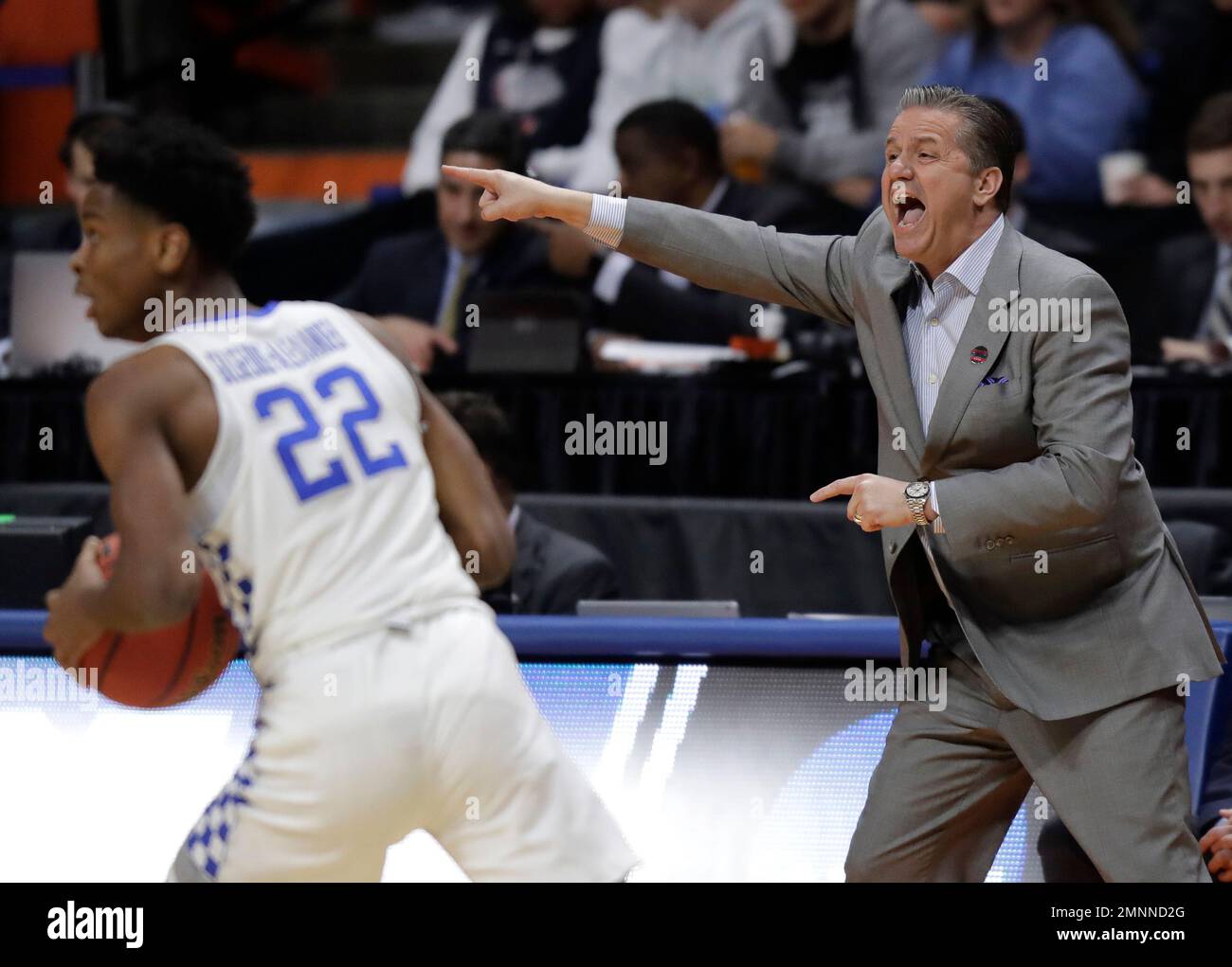 Kentucky coach John Calipari, right, calls to his team as guard Shai ...