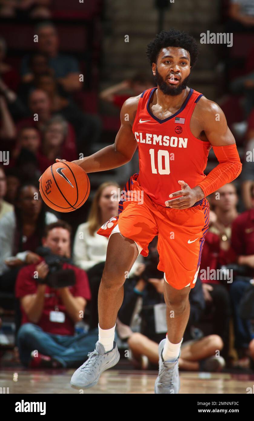 Clemson guard Gabe DeVoe (10) dribbles the ball in the overtime period ...