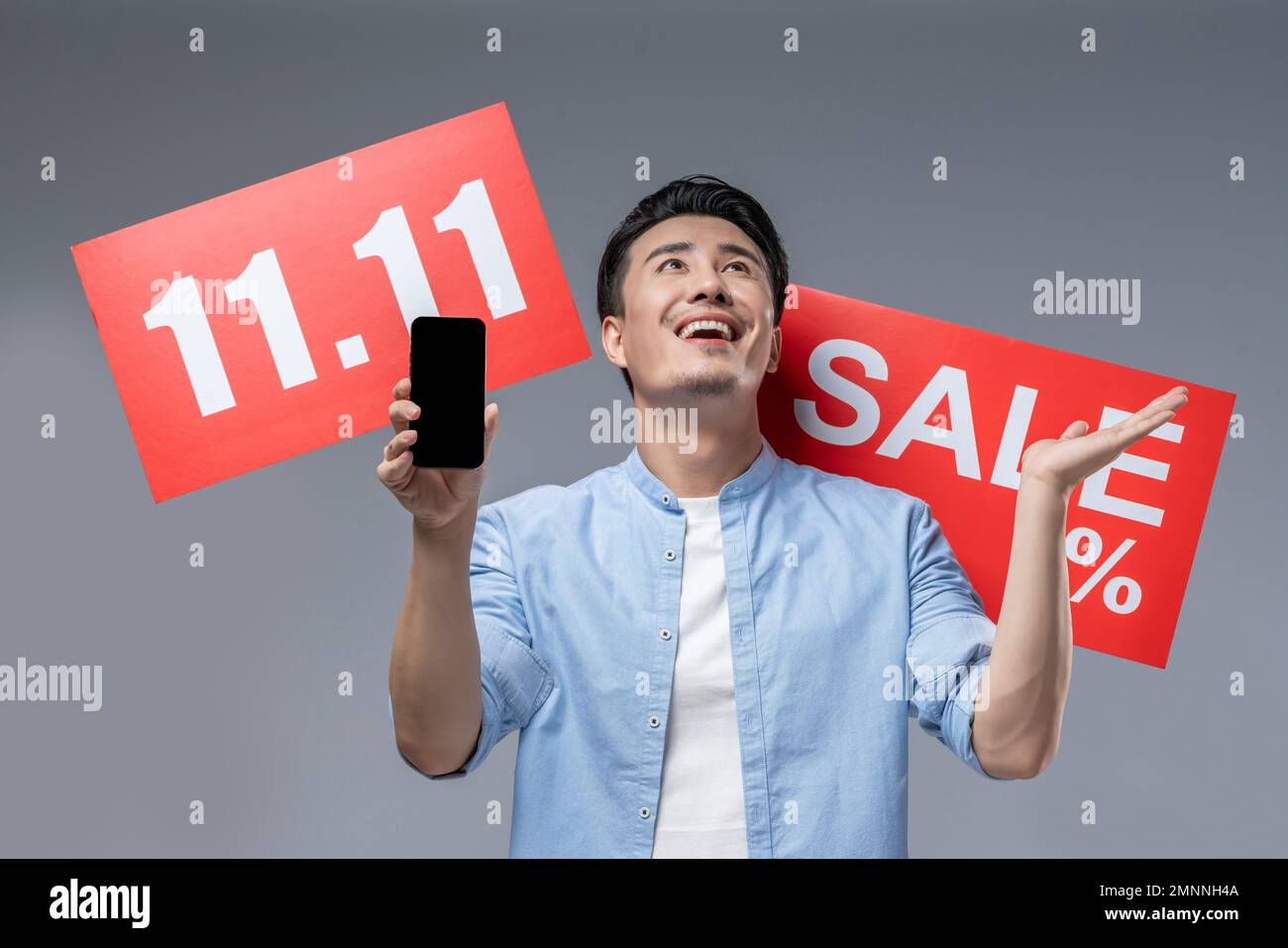 Young men show a mobile phone Stock Photo - Alamy