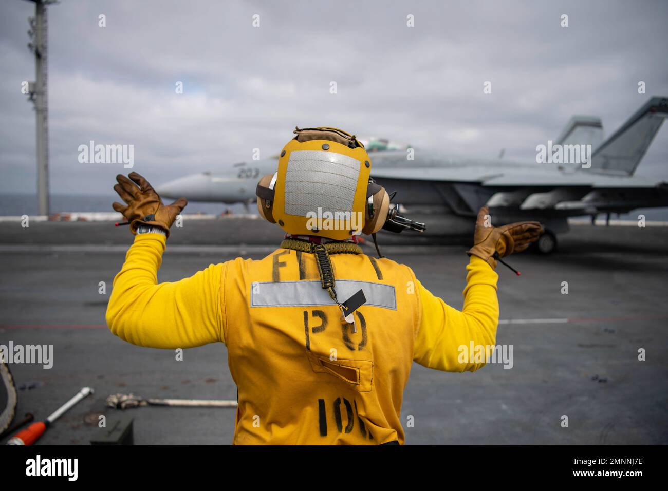 221004-N-DU622-1423 PACIFIC OCEAN (Oct. 4, 2022) A sailor directs an F/A-18E Super Hornet, from ...