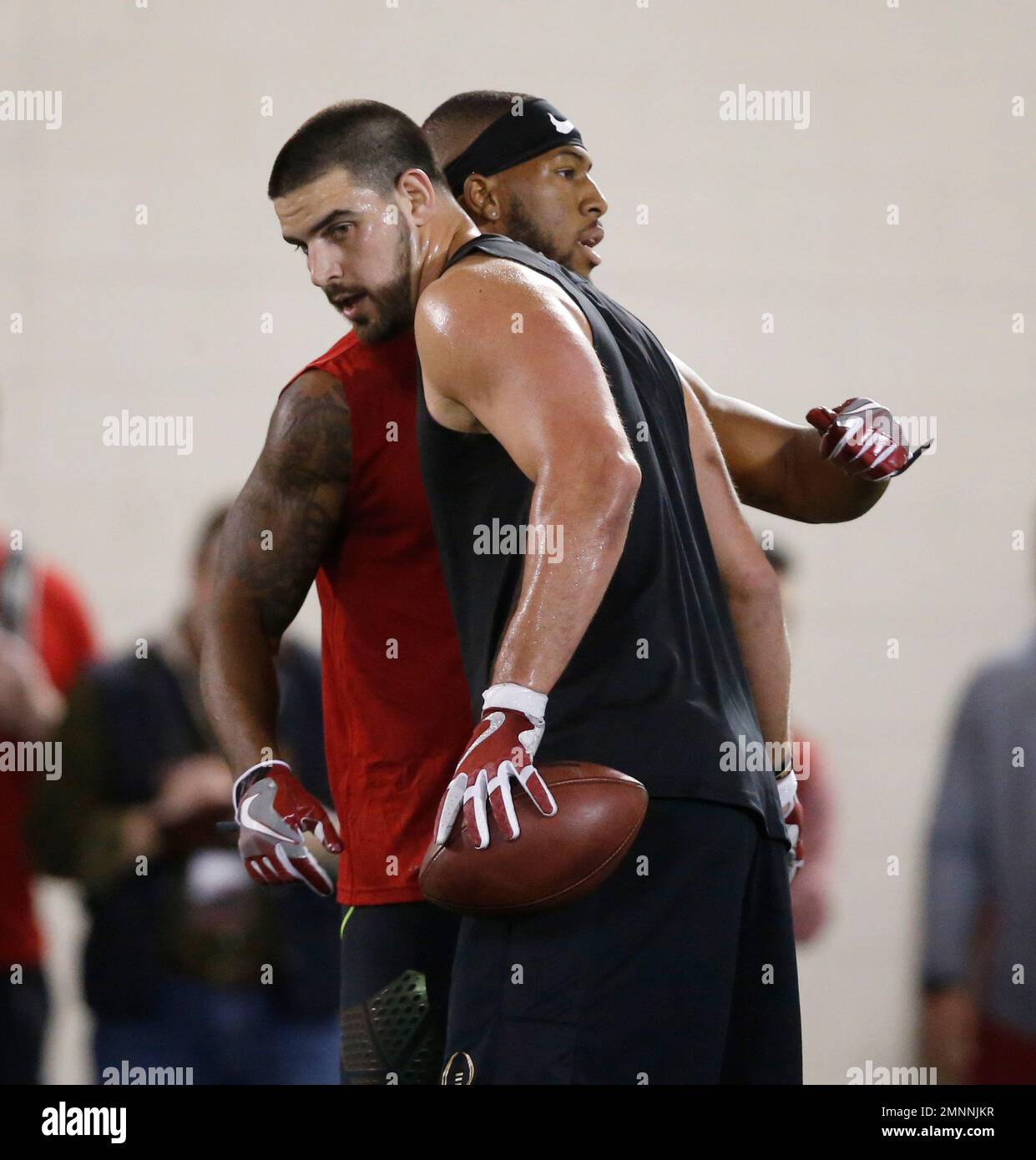 Oklahoma tight end Mark Andrews, left, and wide receiver Jordan ...