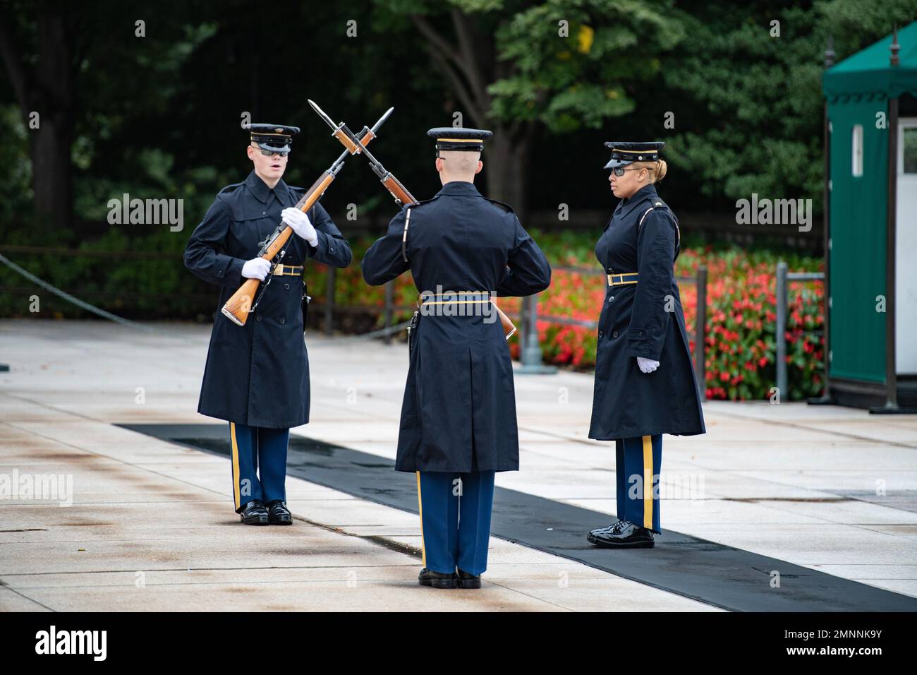 Sentinels from the 3d U.S. Infantry Regiment conduct the Changing of ...