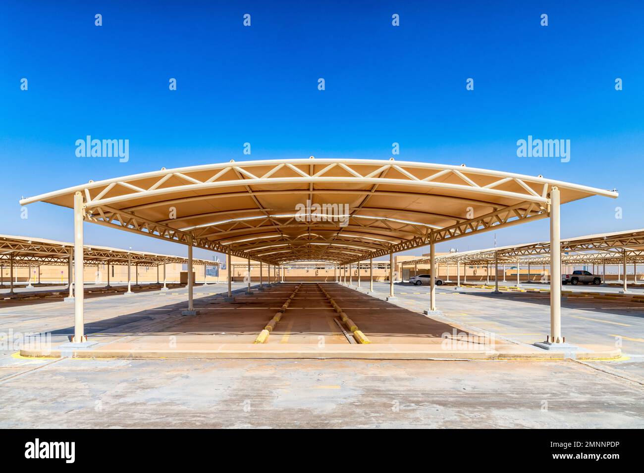 Rooftop parking hi-res stock photography and images - Alamy