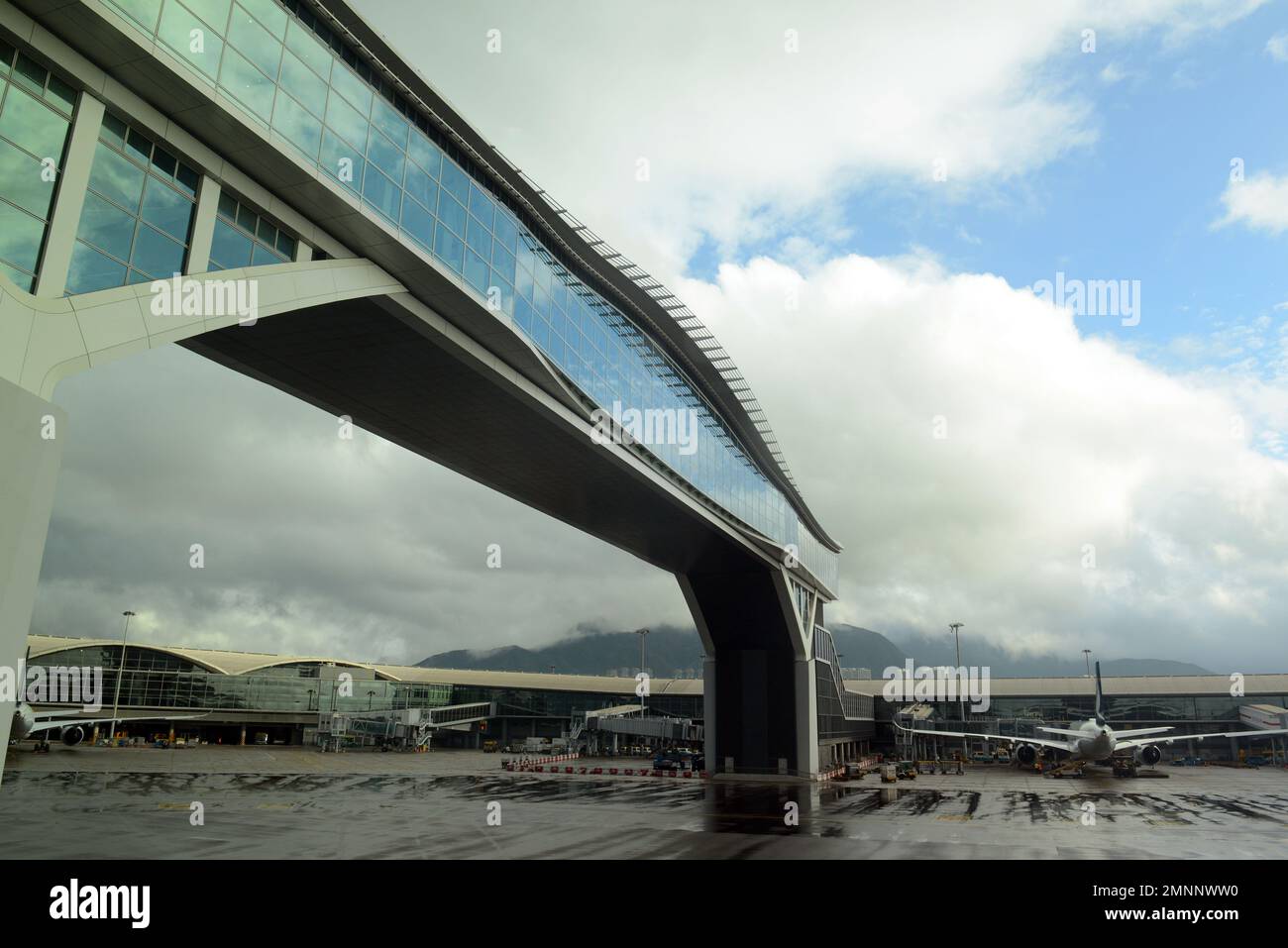 The New Skybridge at Hong Kong International airport Stock Photo - Alamy