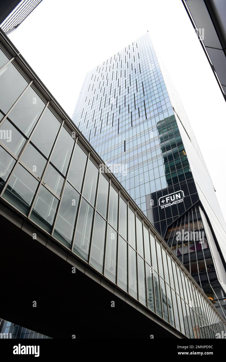 The modern pedestrian bridge connecting the Hikarie tower and the ...
