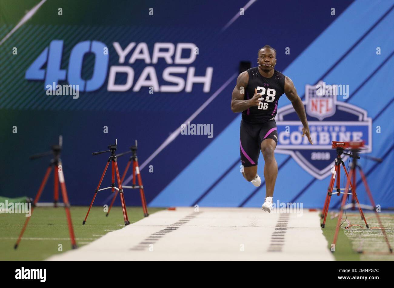 Wisconsin defensive back Nick Nelson runs the 40-yard dash during the ...