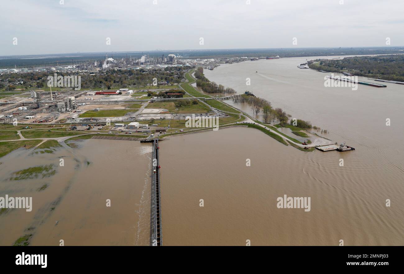 Workers open the gates of the Bonnet Carre spillway in Norco, La ...