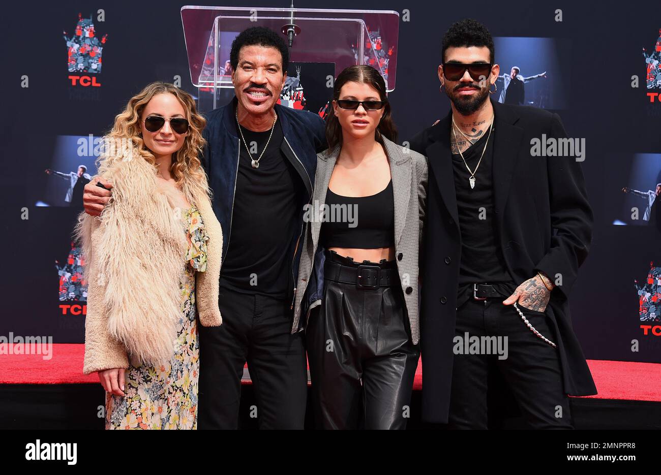 Lionel Richie 2nd From Left Poses At His Hand And Footprints Ceremony