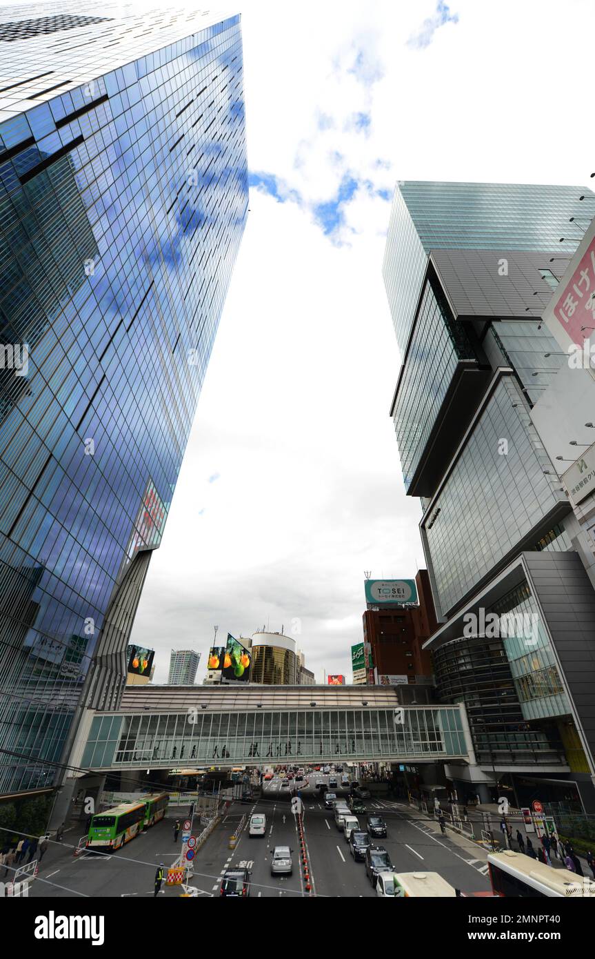 The modern pedestrian bridge connecting the Hikarie tower and the ...