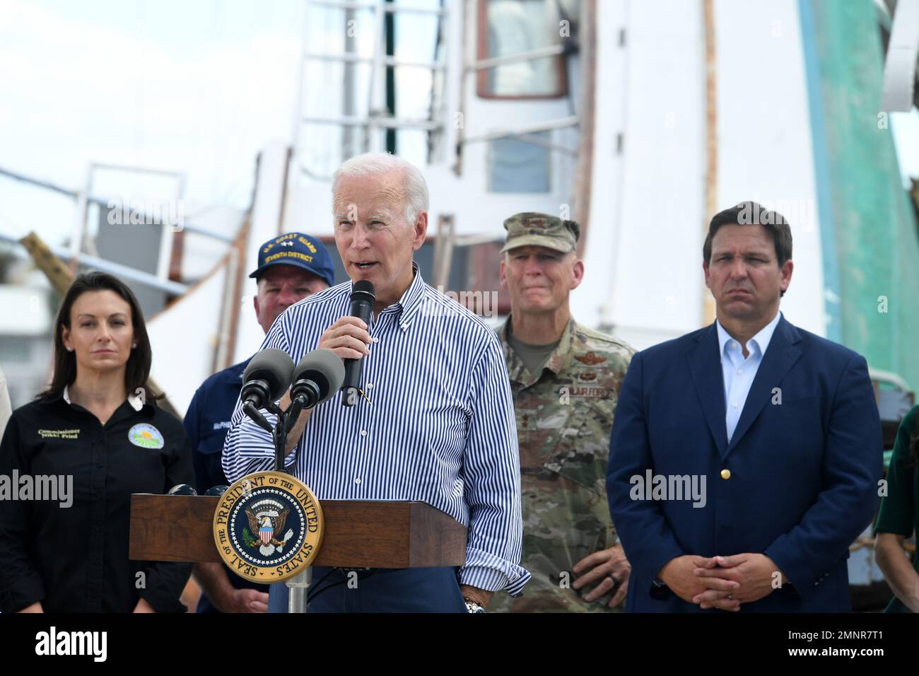Joe biden greets ron desantis hi-res stock photography and images - Alamy