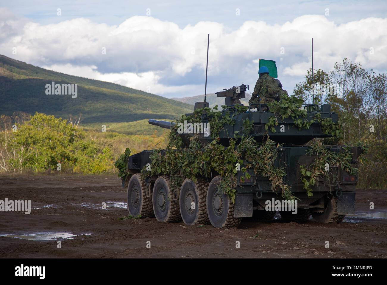 Members of the Northern Army, Japan Self-Defense Force prepare to fire ...