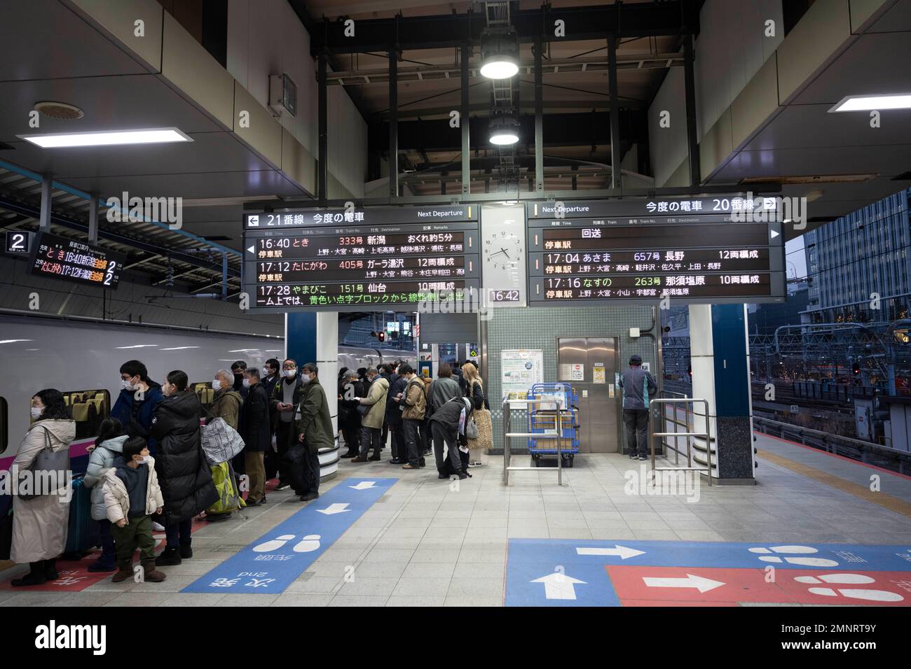 Tokyo, Japan. 27th Jan, 2023. Passengers queue in line for a delayed ...