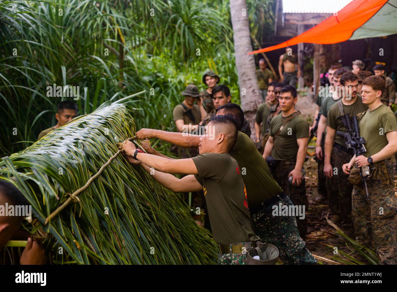 Philippine reconnaissance Marines teach U.S. Marines with the Maritime Raid Force, 31st Marine ...
