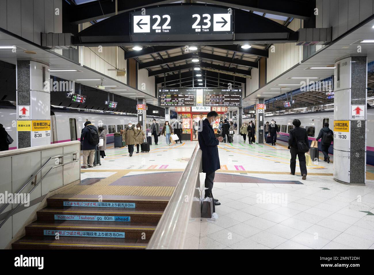 Tokyo, Japan. 27th Jan, 2023. Commuters and passengers wait on the ...