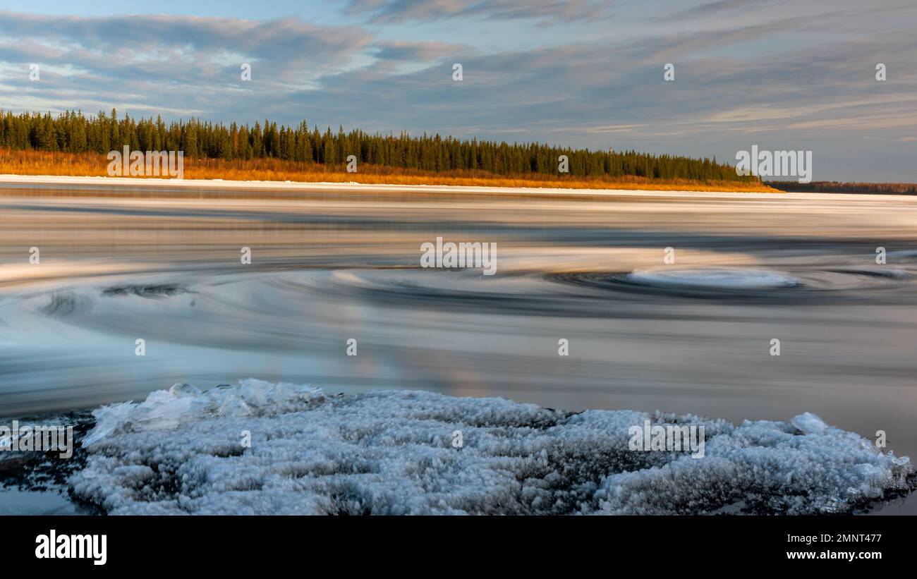 The movement of water on the reverse flow twists the ice. Ice drift on ...
