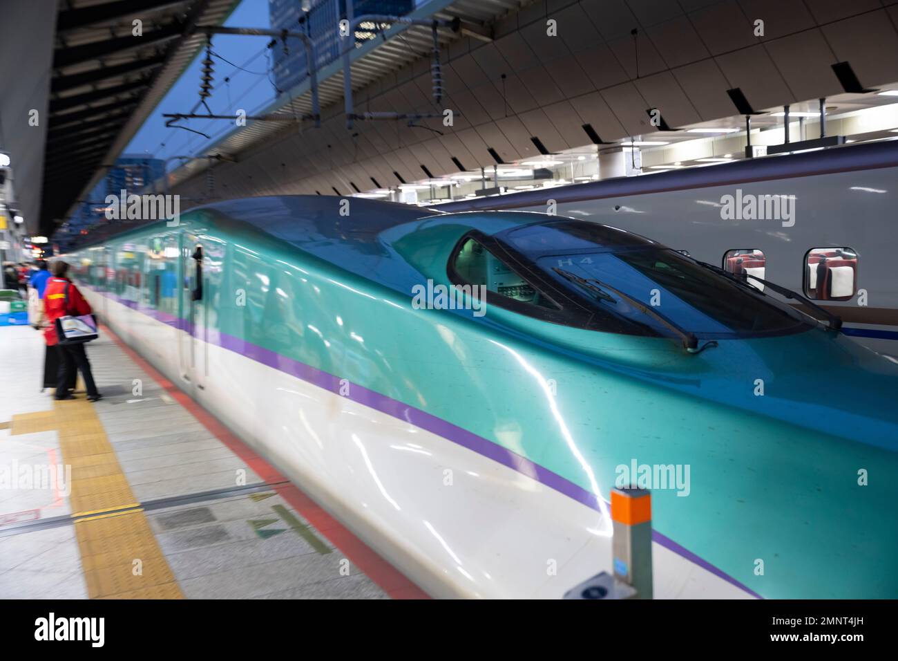 Tokyo, Japan. 27th Jan, 2023. Passengers wait for cleaning to complete ...