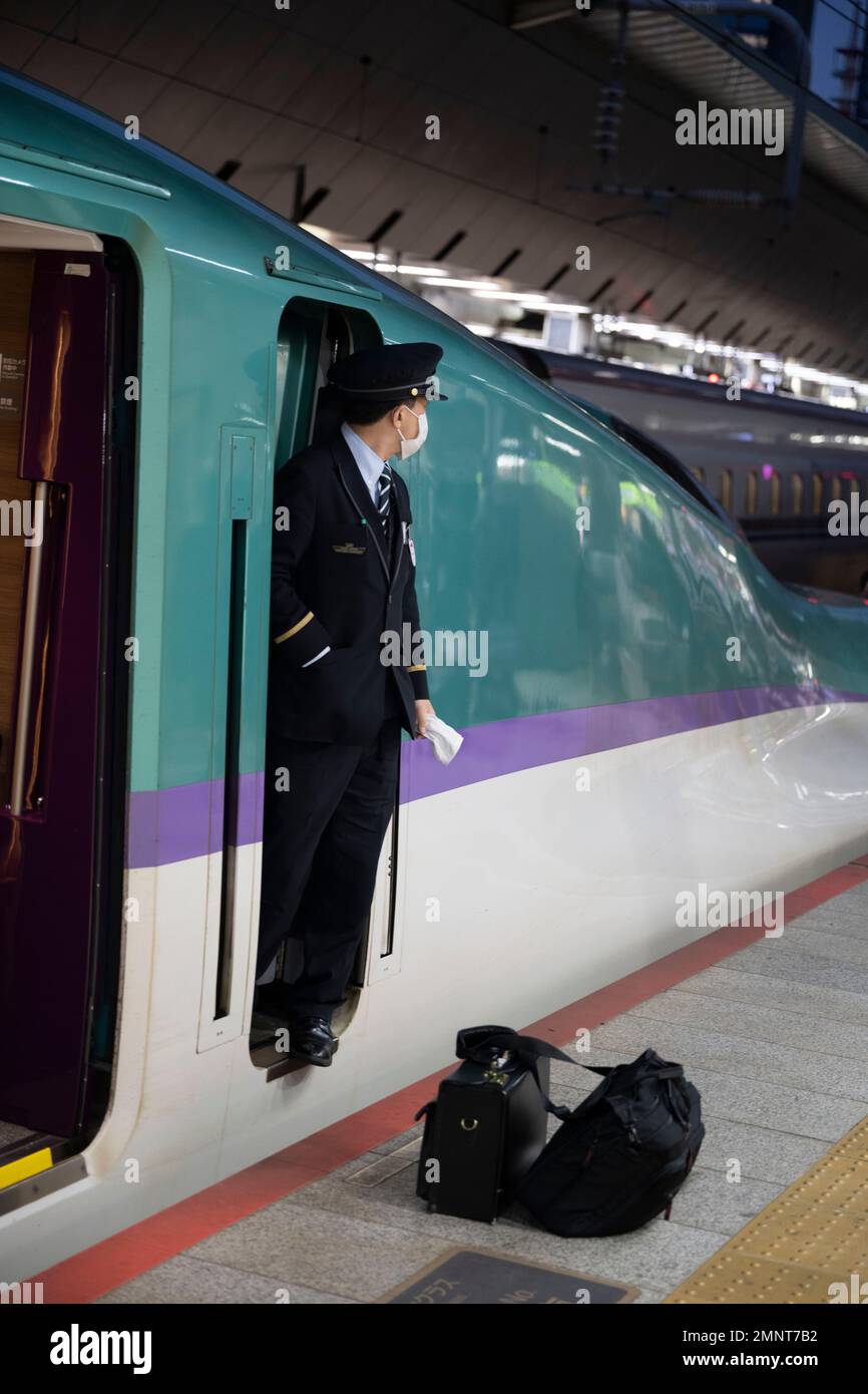 Tokyo, Japan. 27th Jan, 2023. JR East crew members prepare a E5 series ...
