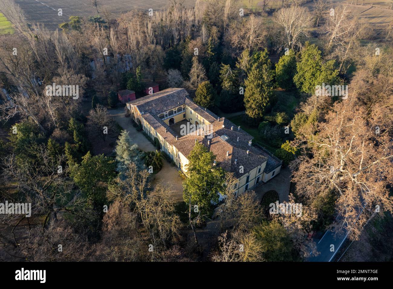 Rooftop traditional italian villa hi-res stock photography and images ...
