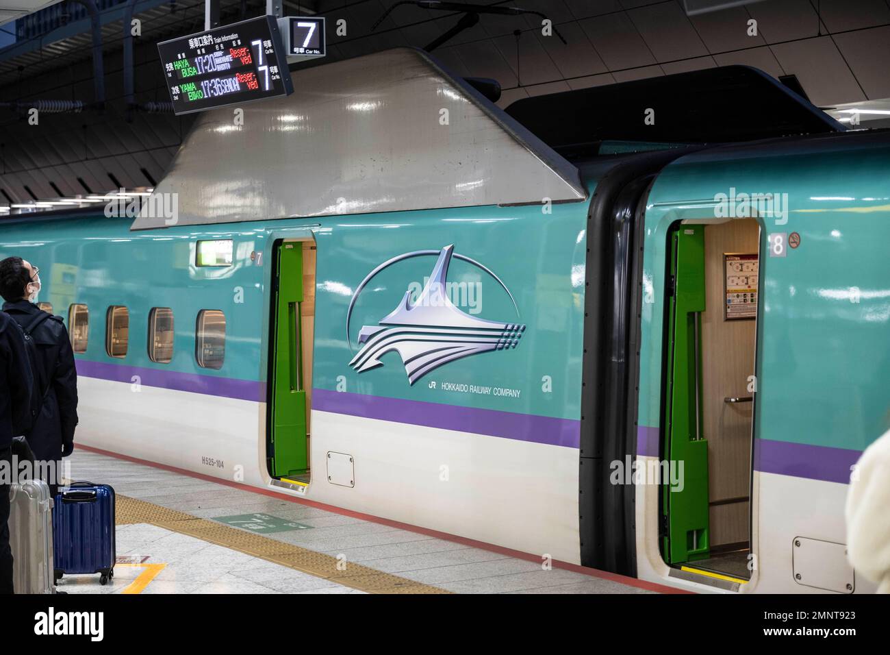 Tokyo, Japan. 27th Jan, 2023. JR East crew members prepare a E5 series ...