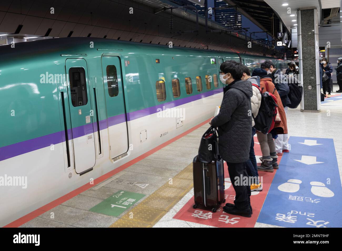 Tokyo, Japan. 27th Jan, 2023. Passengers wait for cleaning to complete ...