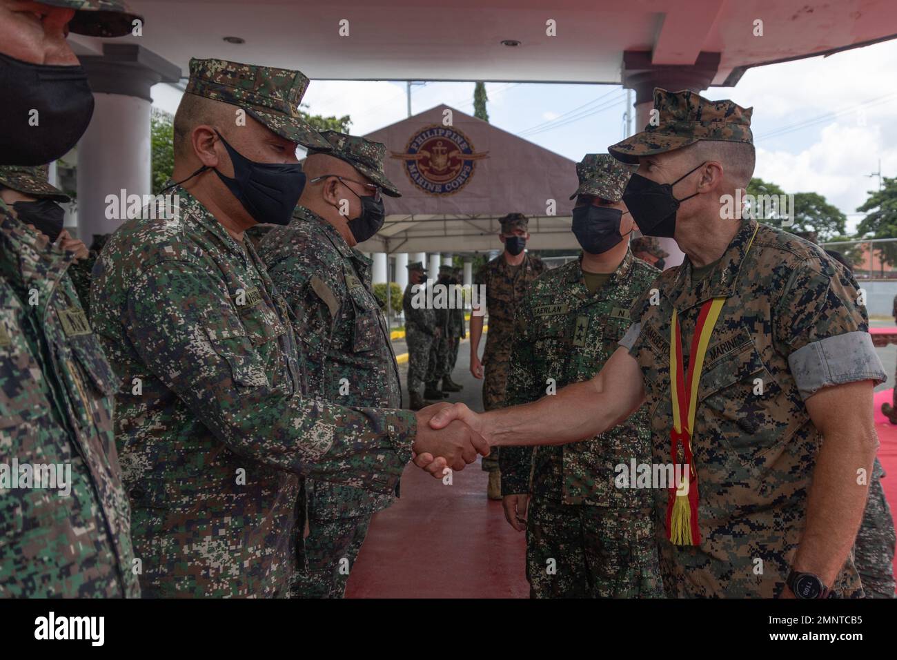 U.S. Marine Corps Maj. Gen. Jay Bargeron (right), commanding general of ...