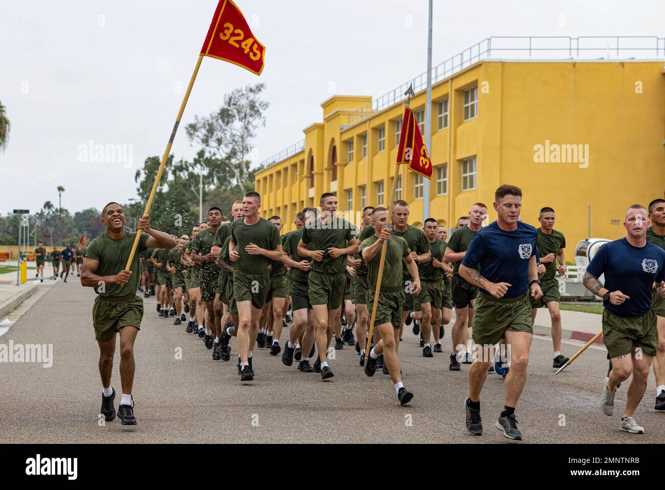 New U.S. Marines with Lima Company 3rd Recruit Training Battalion, run ...