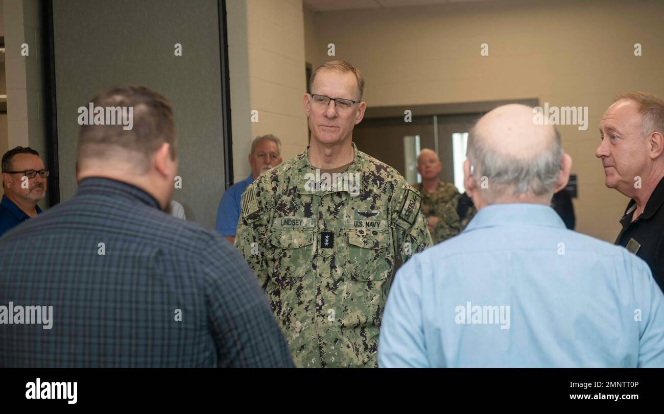 GREAT LAKES, Il. (Oct. 6, 2022) Vice Adm. Yancy Lindsey, Commander ...