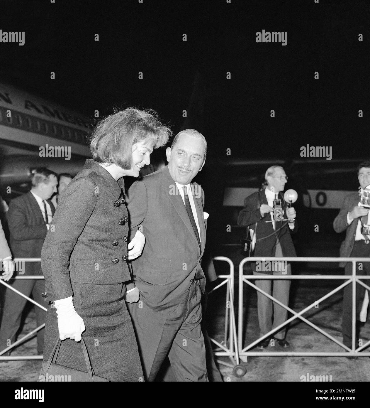 FILE - In this Aug. 5, 1964, file photo, Jacqueline Kennedy links arms ...