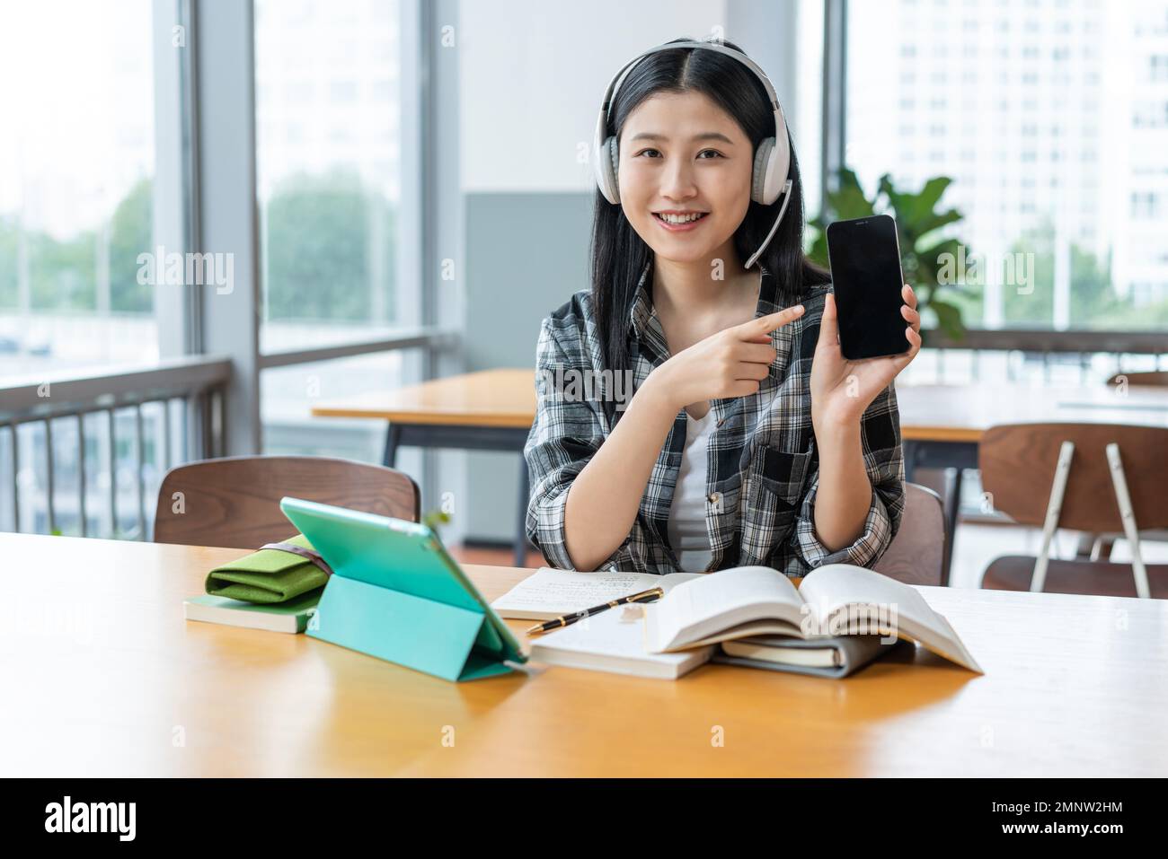 Young women use tablets Stock Photo - Alamy