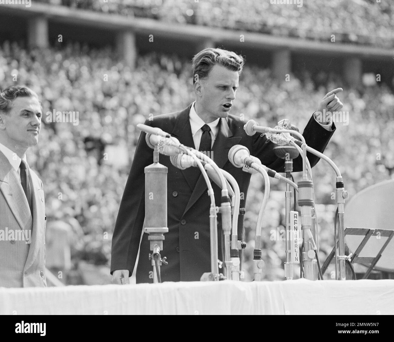 FILE - In this June 27, 1954 file photo, Evangelist Billy Graham speaks ...