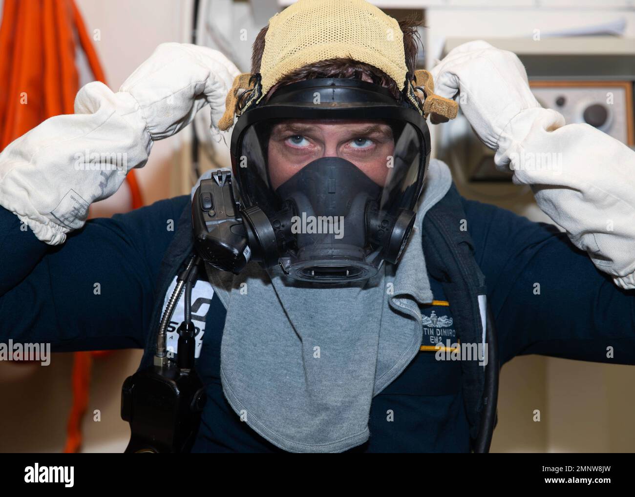 221007-N-TT639-1059 SOUTH CHINA SEA (Oct. 7, 2022) – Electrician’s Mate ...